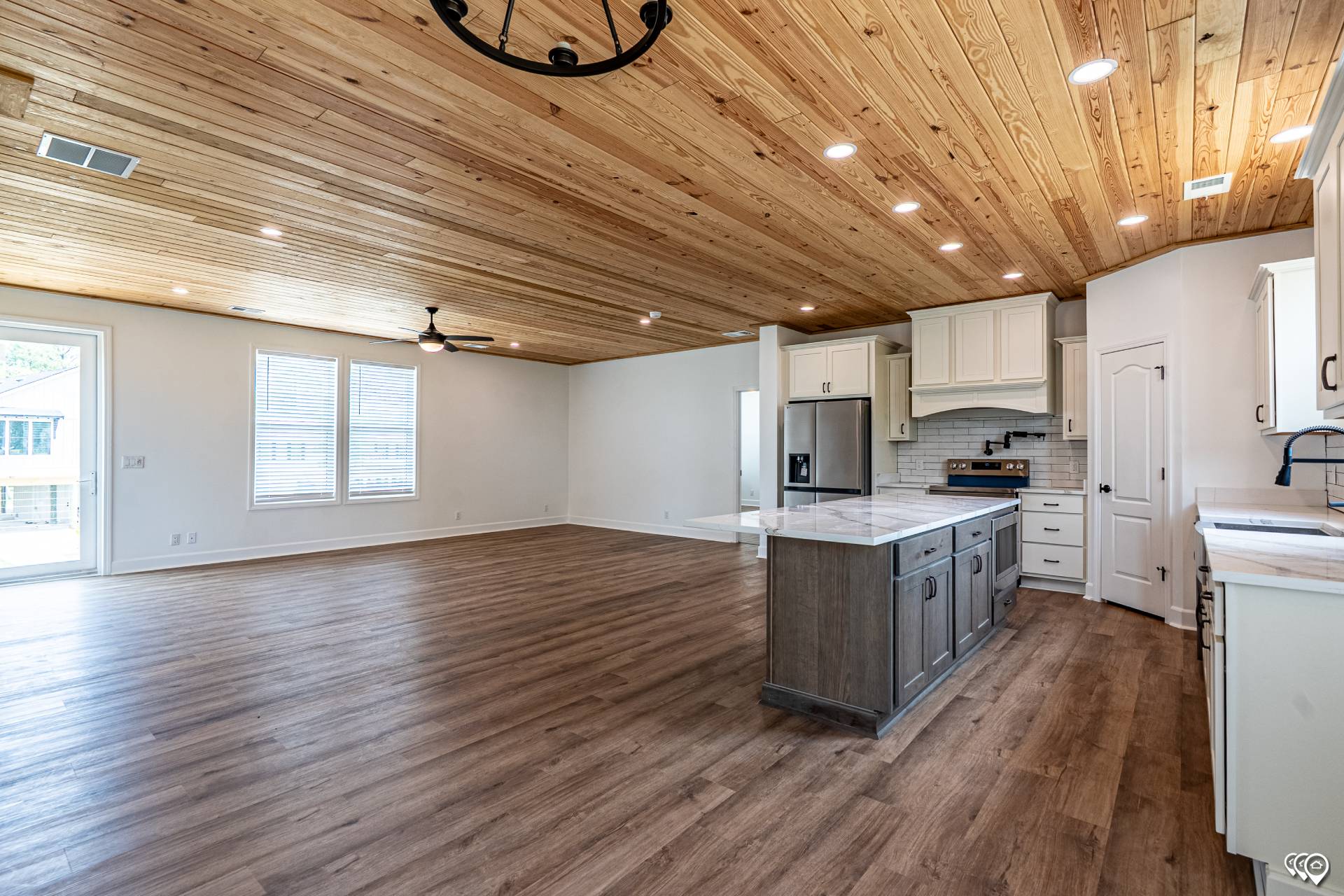 Classic Series DW / Ace 1008-62-3-32 V2 by Country Living Modular Homes - ManufacturedHomes.com